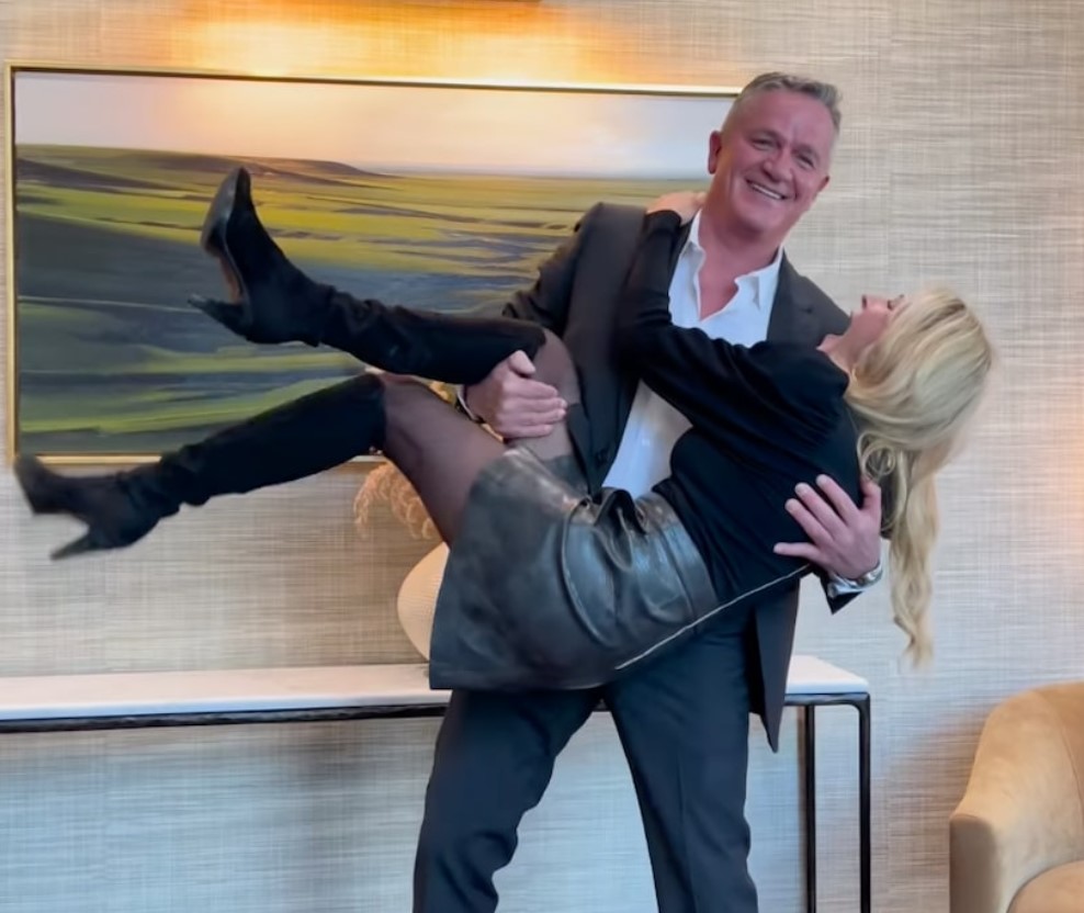 Chock Chapple Gifts Joan Vassos a Token of His Deep Love in Front of ...