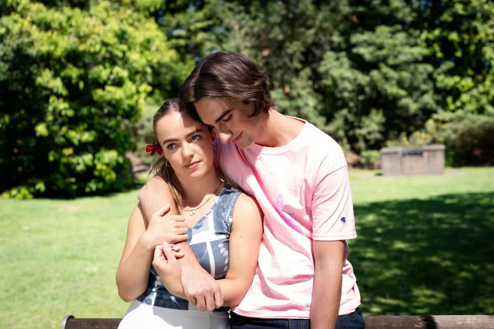 Neighbours Shock: Holly and Max’s Love Faces Fierce Opposition! – Die Rosenheim-Cops Nachricht